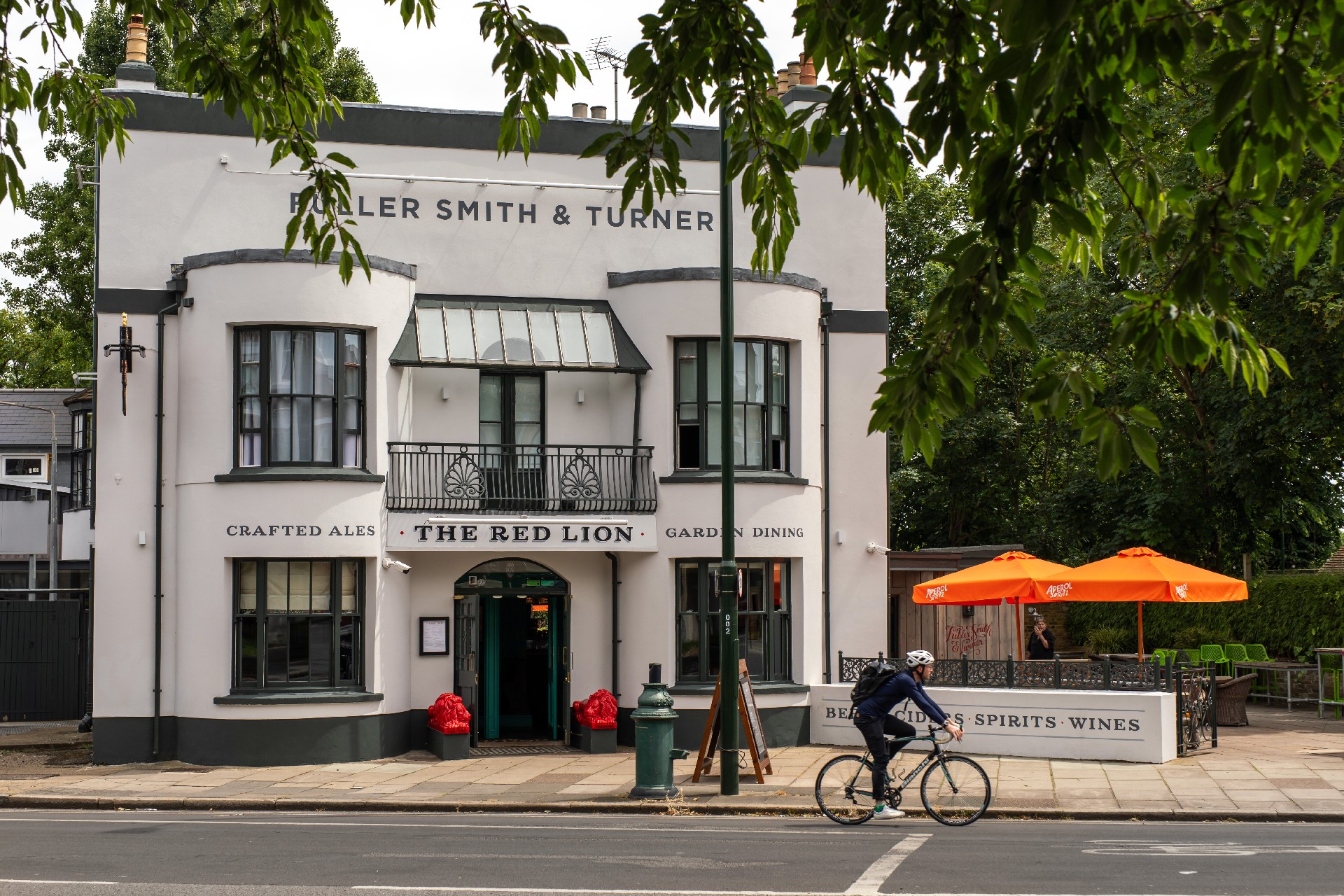 The Red Lion - Fuller's Pub and Restaurant in Barnes